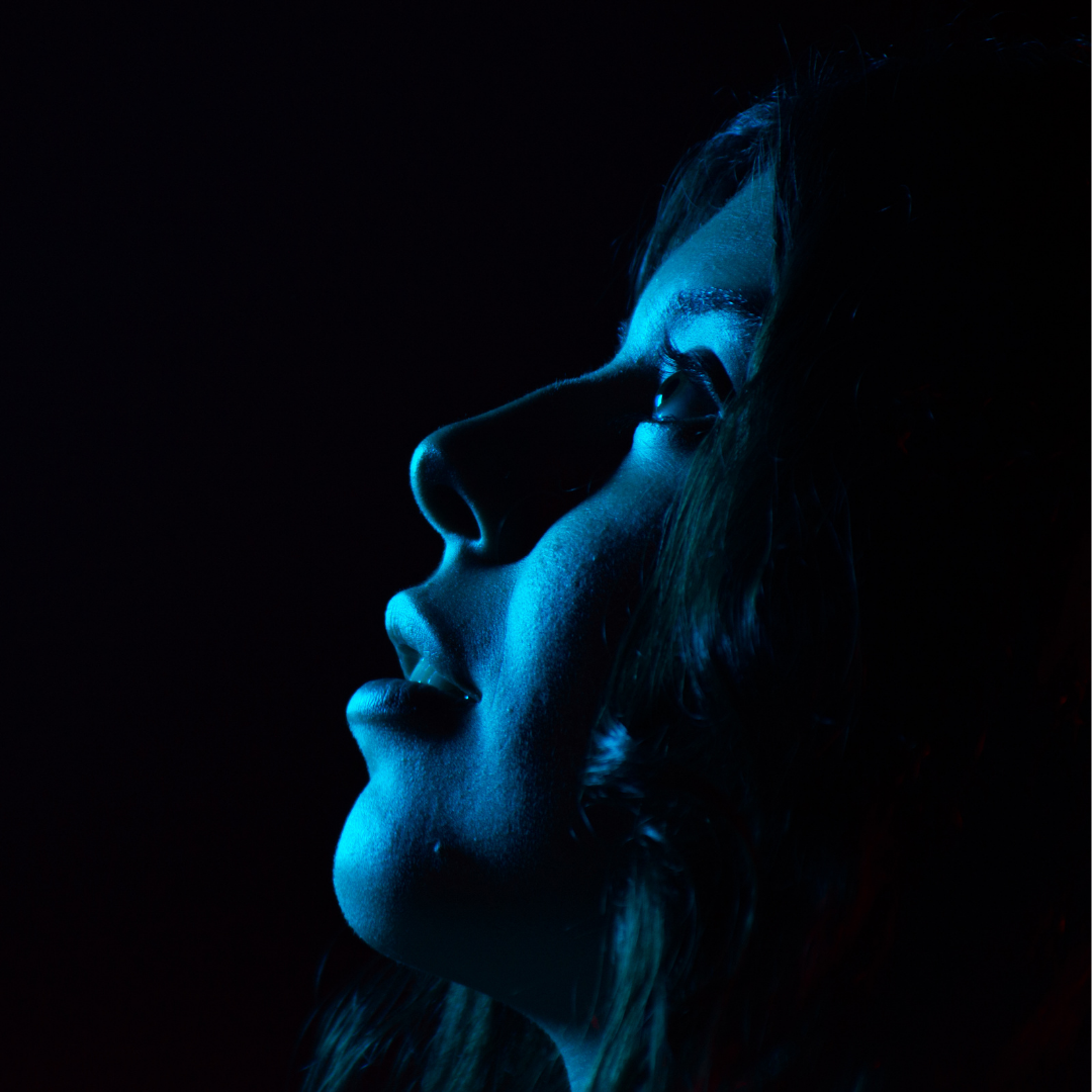 5 ways to protect your skin against blue light damage – QYRAL